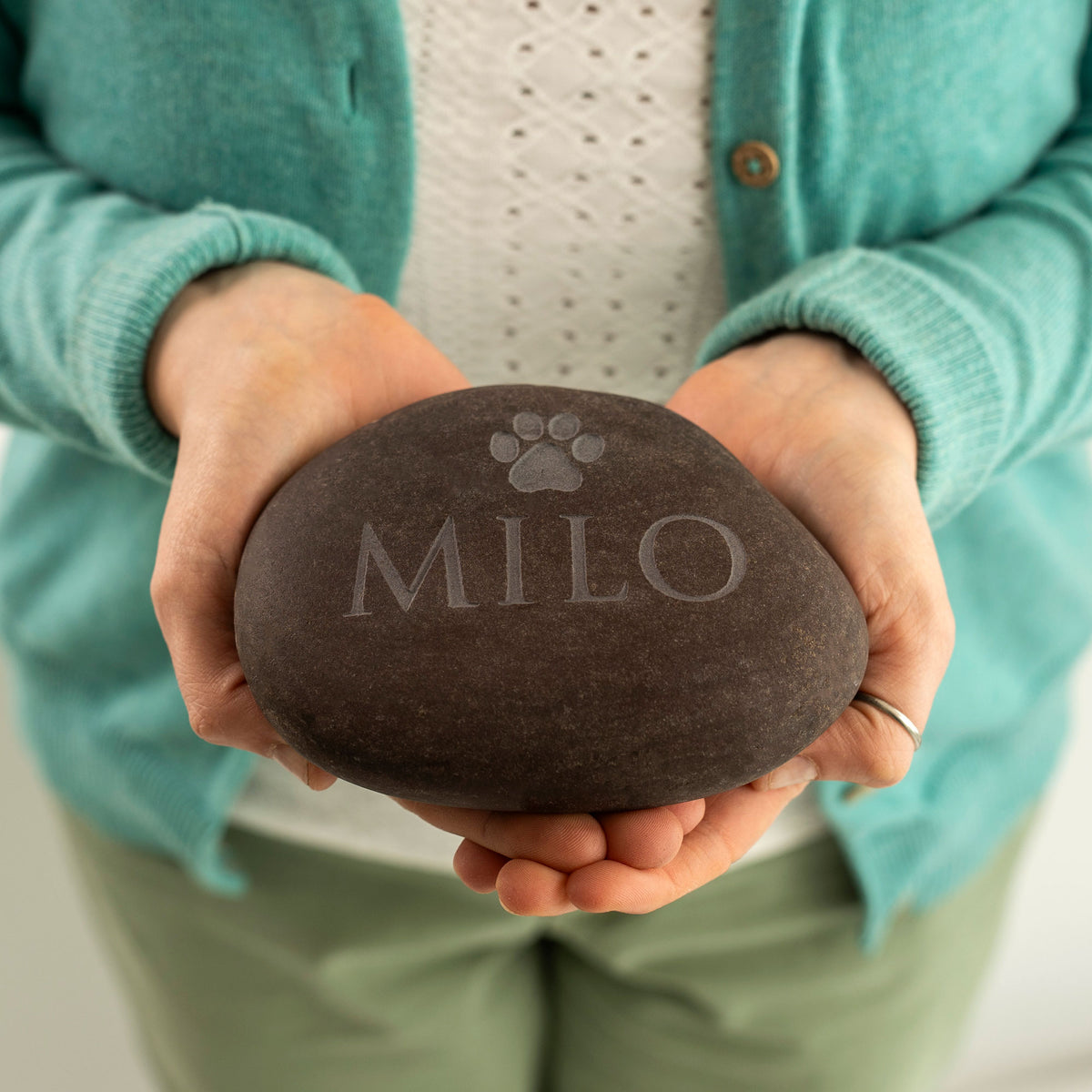 Personalized Pet Pebble with Paw Print – Letterfest 🇺🇸